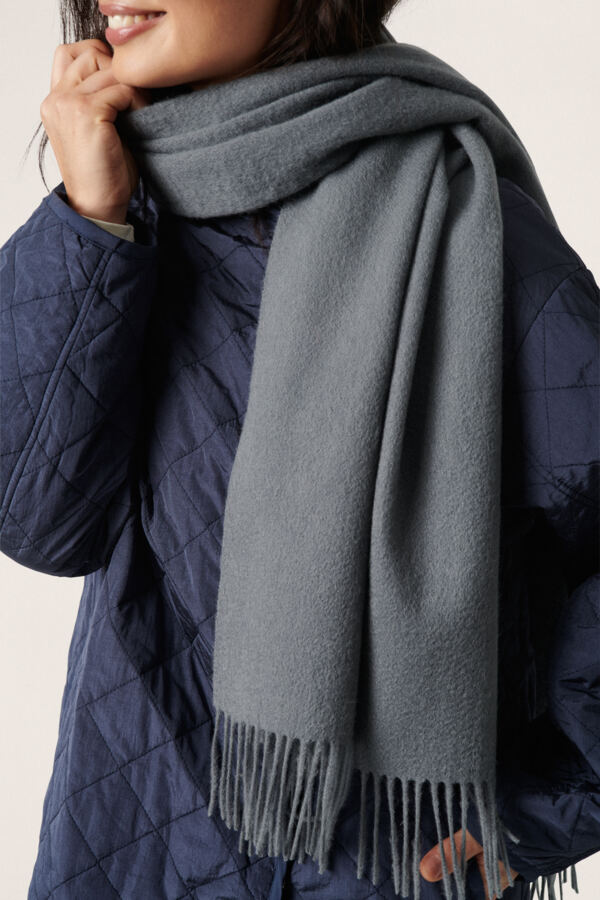 Rowdie Scarf – Silver Lotus Winnipeg